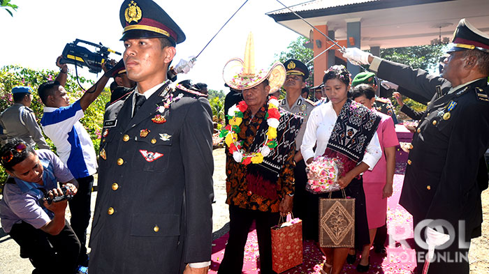 Cara Unik Polisi Rote Ndao Pensiun, Pulang Diantar Mol Padi ...